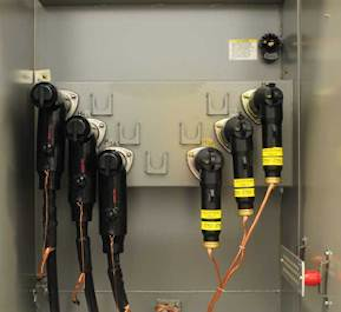 Safety products: Deadbreak connector system | Utility Products